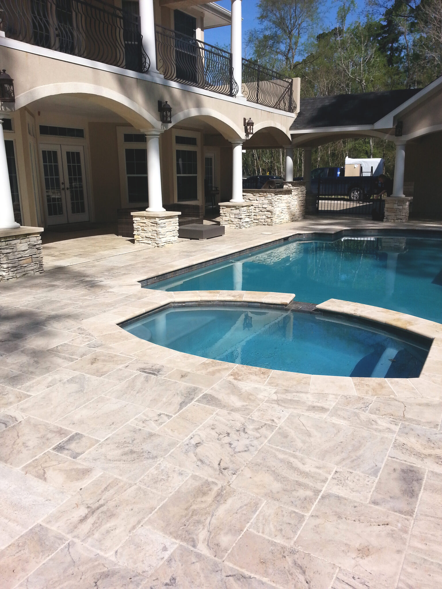 PAVERS Colorado Tumbled Versailles Pattern ® - Keystone Tile